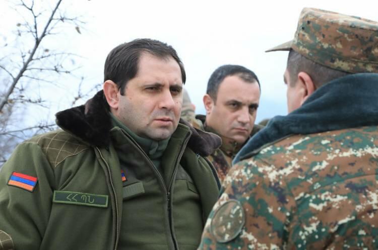 Ermənistanın müdafiə naziri Azərbaycanla sərhədə gəlir