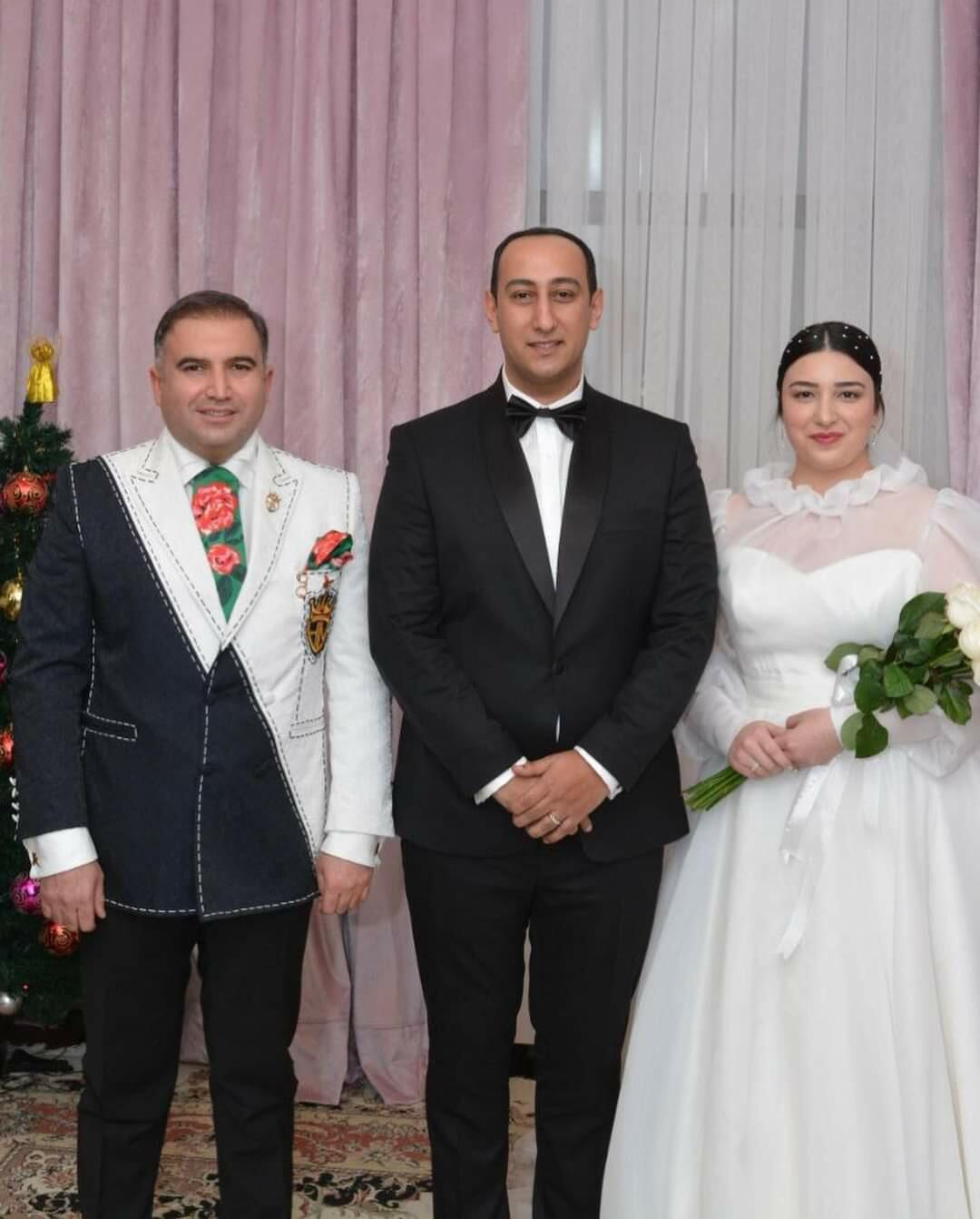 “Planet Parni iz Baku”nun aktyoru bu xanımla evlənir - FOTO - Editor.az