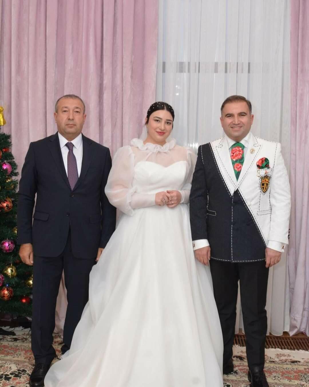 “Planet Parni iz Baku”nun aktyoru bu xanımla evlənir - FOTO - Editor.az